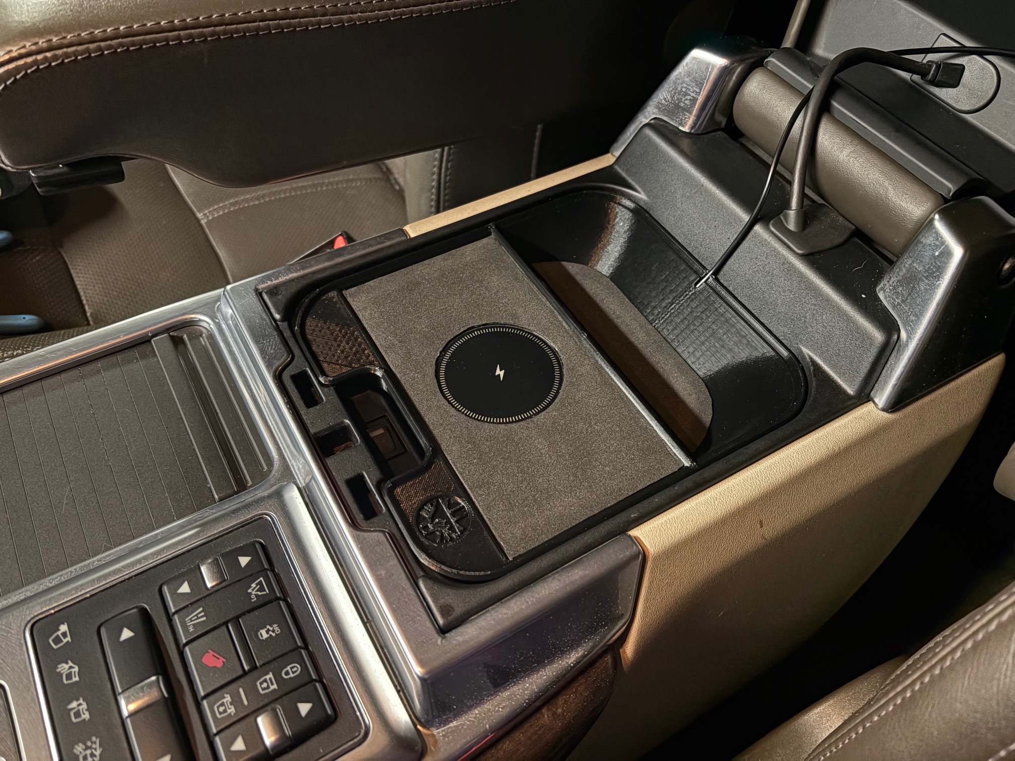 Center Console Tray with Wireless Charger LR4 and L320 - Rocky Mountain ...